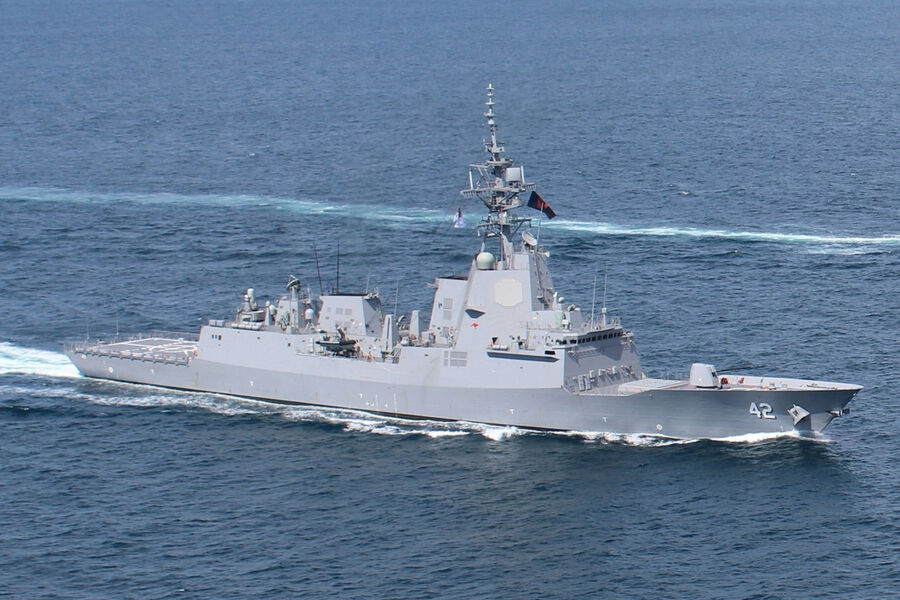 Австралийский ракетный эсминец HMAS Sydney уничтожил дрон на учениях в ...