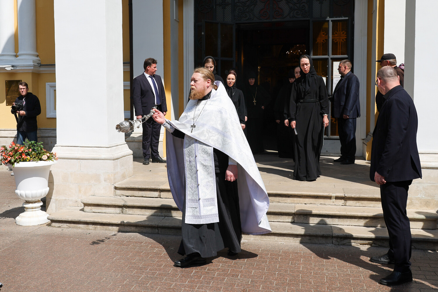 Песков, Лолита, Авербух: кто пришел проститься с Анастасией Заворотнюк ...