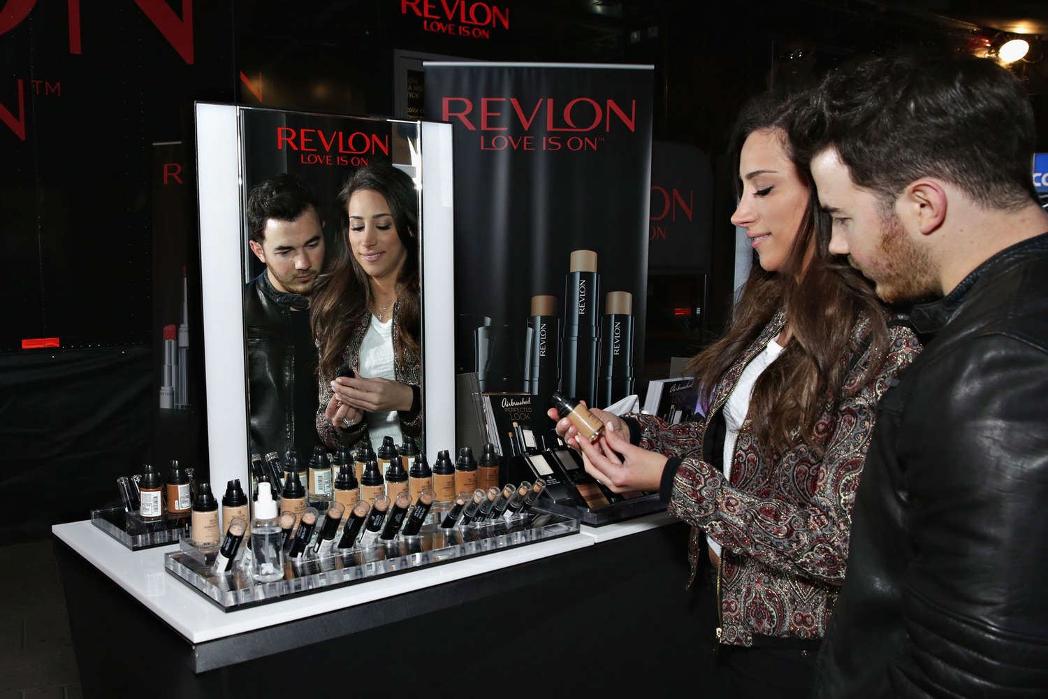 Косметическая корпорация Revlon может запустить процедуру банкротства ...